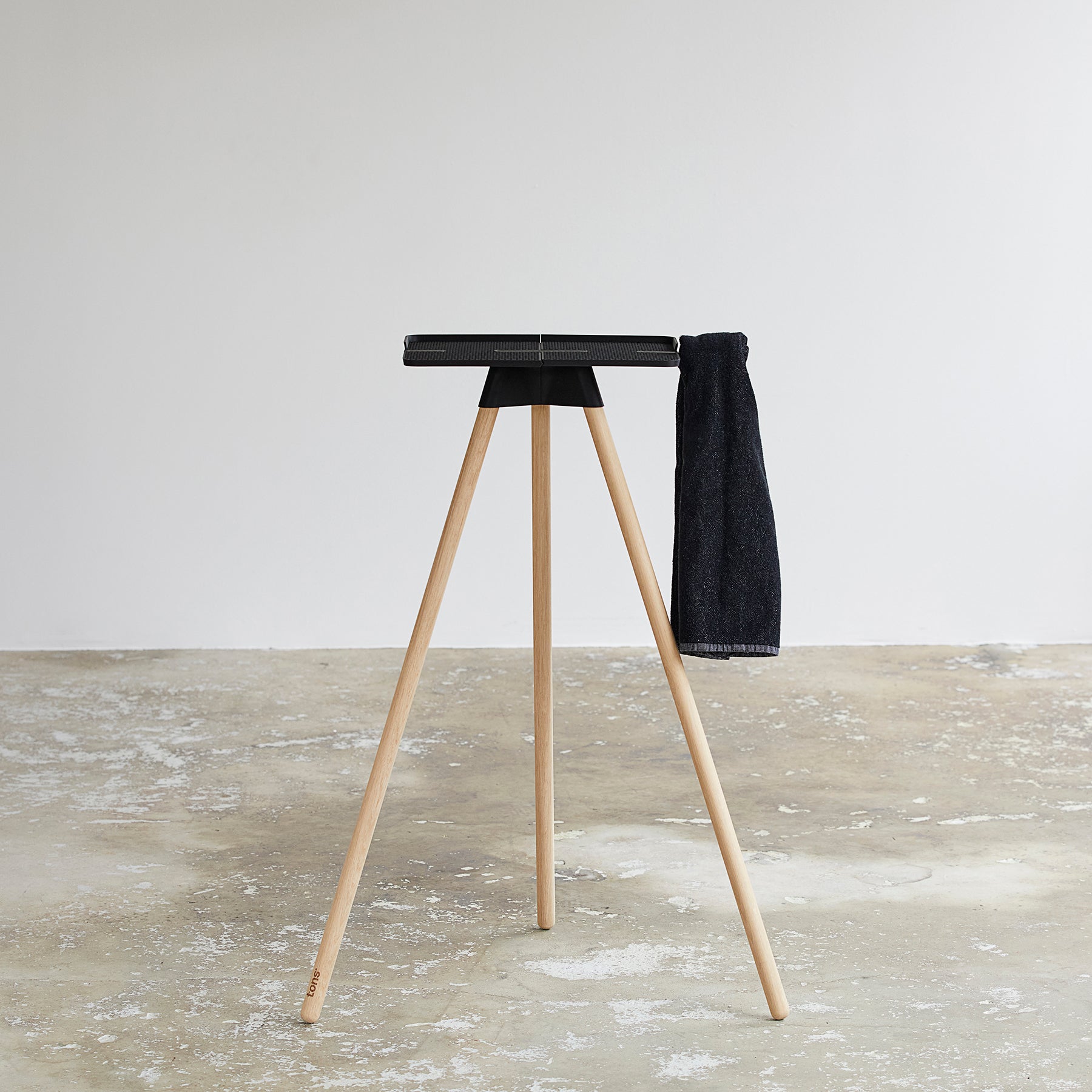 tons Laptop Race Table - Matt Black – Le Club